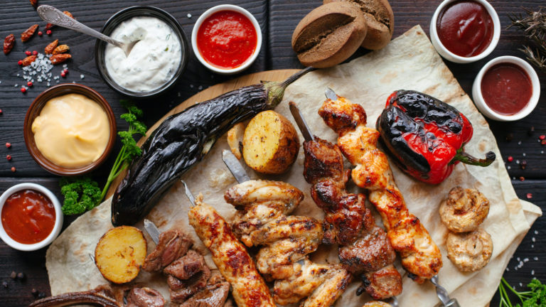 10 idées de recettes faciles et originales à faire au barbecue | Fizzer